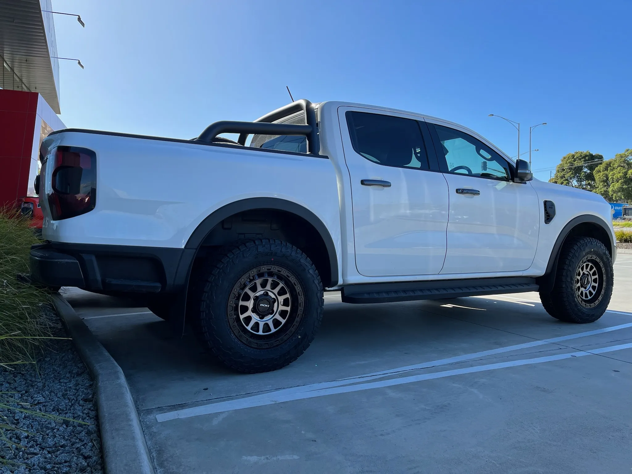 FORD RANGER NEXT GEN with ROH ASSAULTS 17 inch
