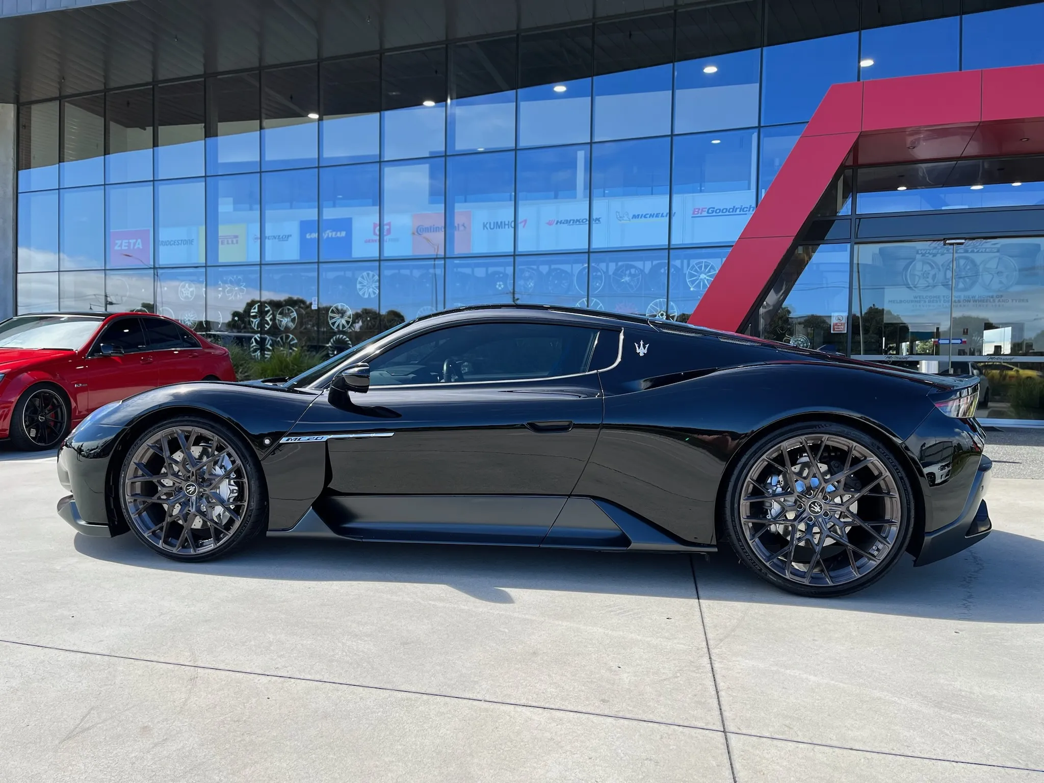 MASERATI MC20 with Custom HRF MV715 Design wheels