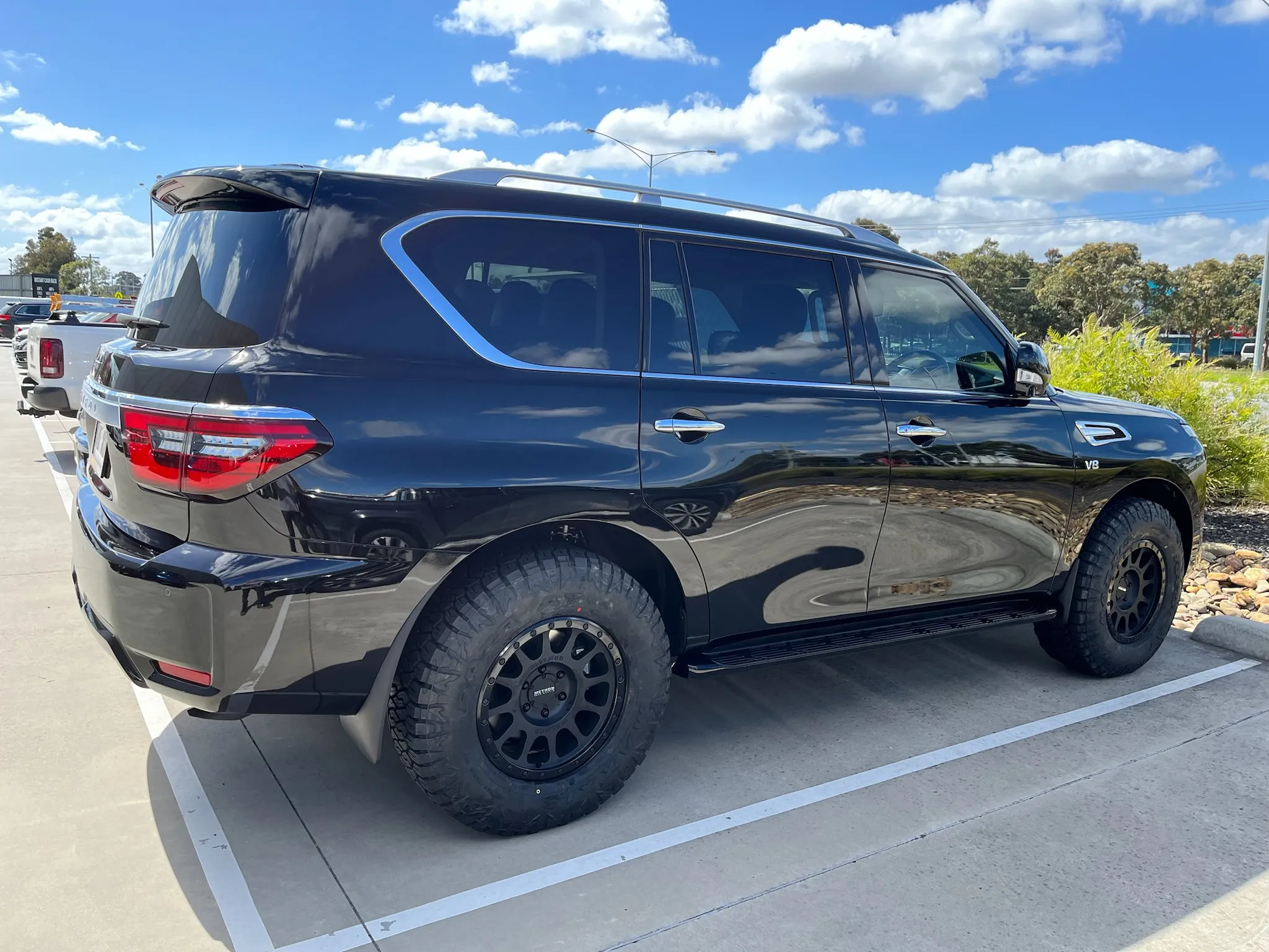 NISSAN PATROL Y62 with METHO 305 NV 18X9 DOUBLE BLACK
