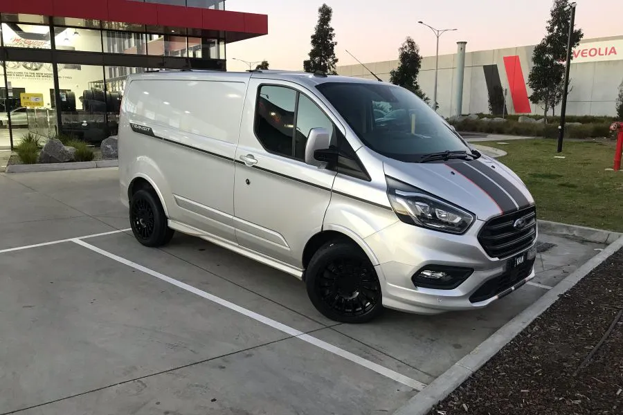 FORD TRANIST CUSTOM with 18 inch TRANIST 1355 wheels